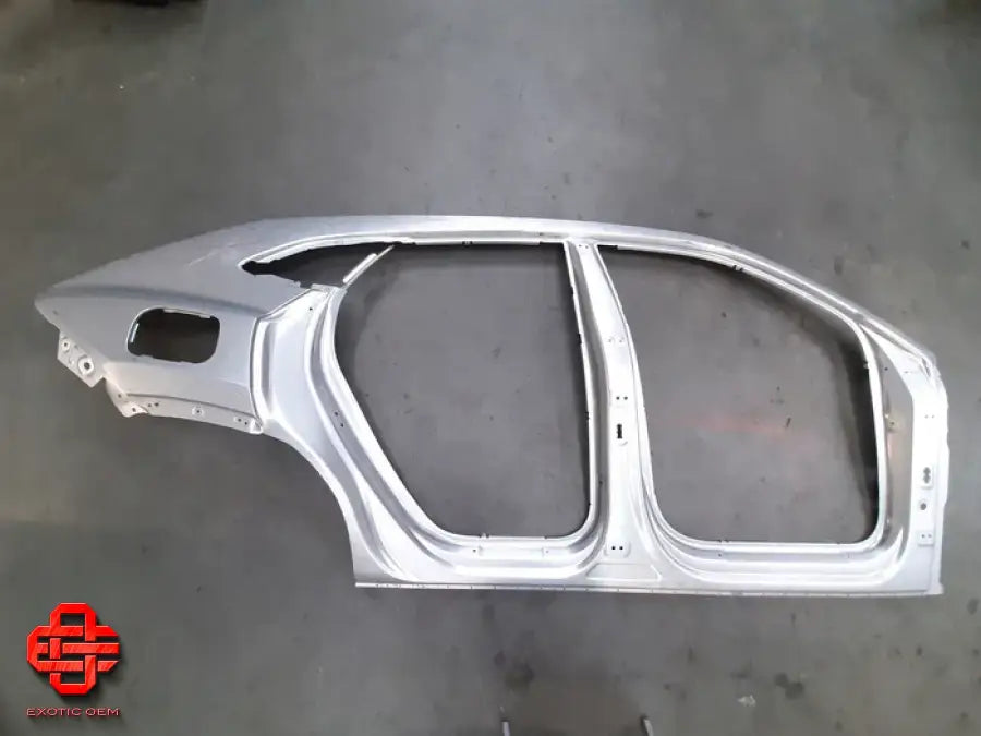 LAMBORGHINI URUS QUARTER PANEL RH – EXOTIC OEM